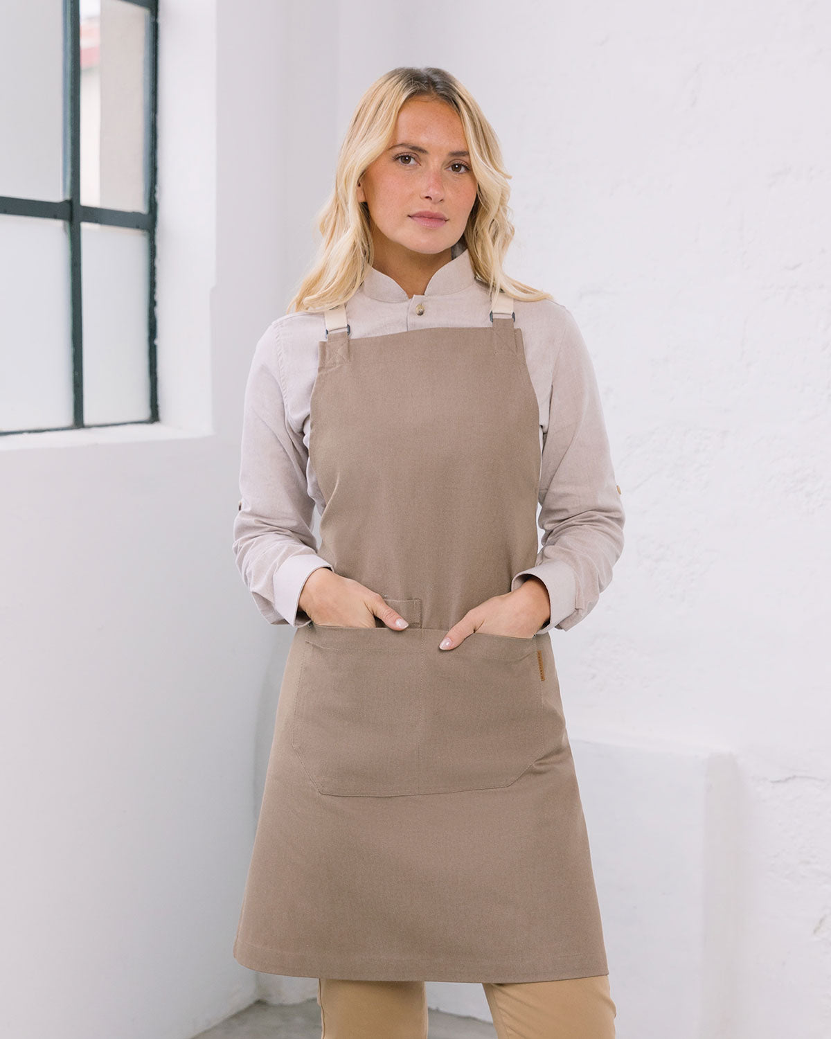 Melbourne Crossed Apron in Beige Denim